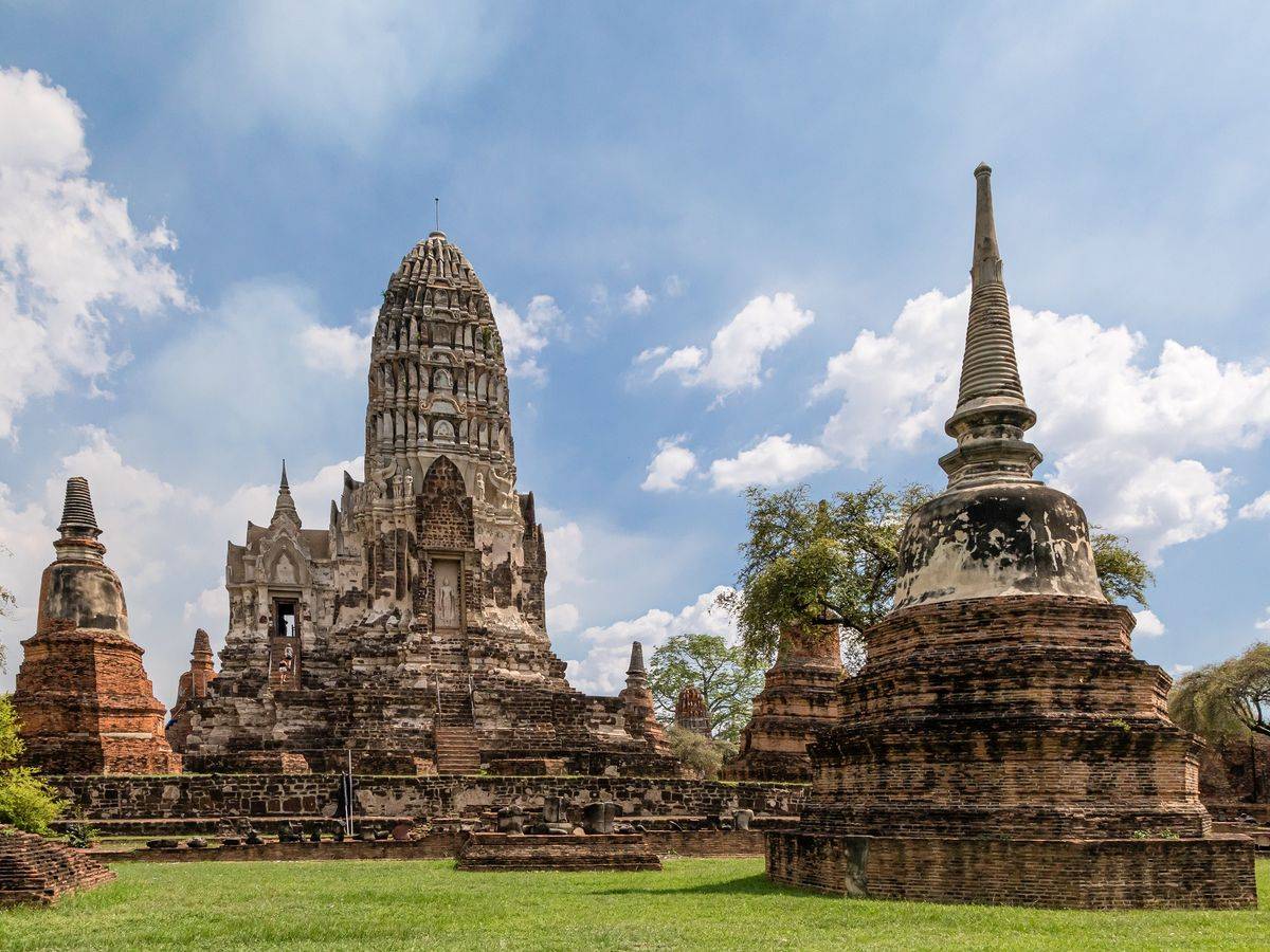 Wat Ratchaburana Takemetour